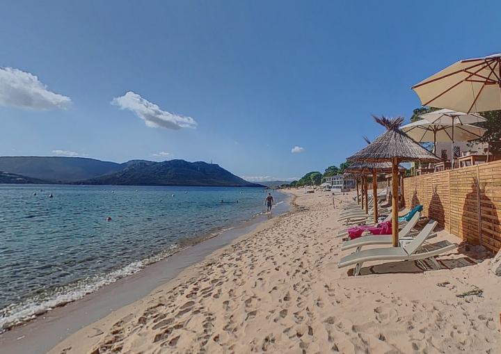 Pláž Cala Rossa - Korsika | Cestujlevne.com