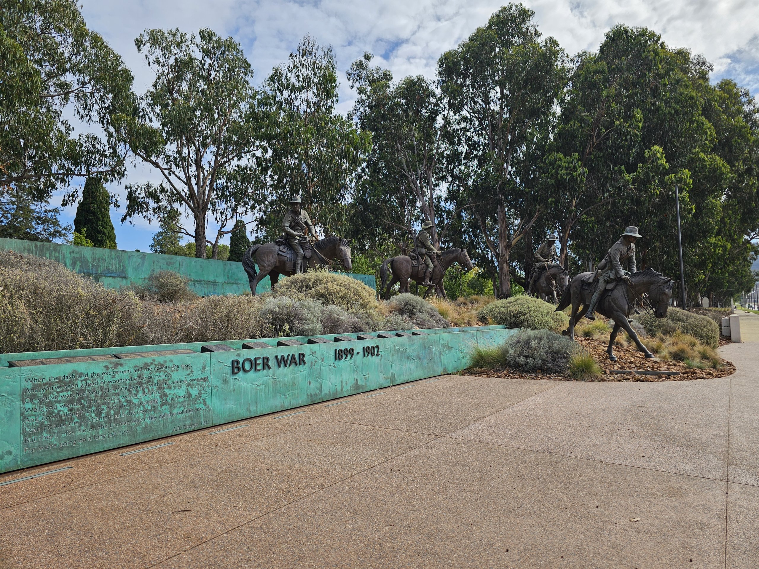 Anzac Parade - Canberra | Cestujlevne.com
