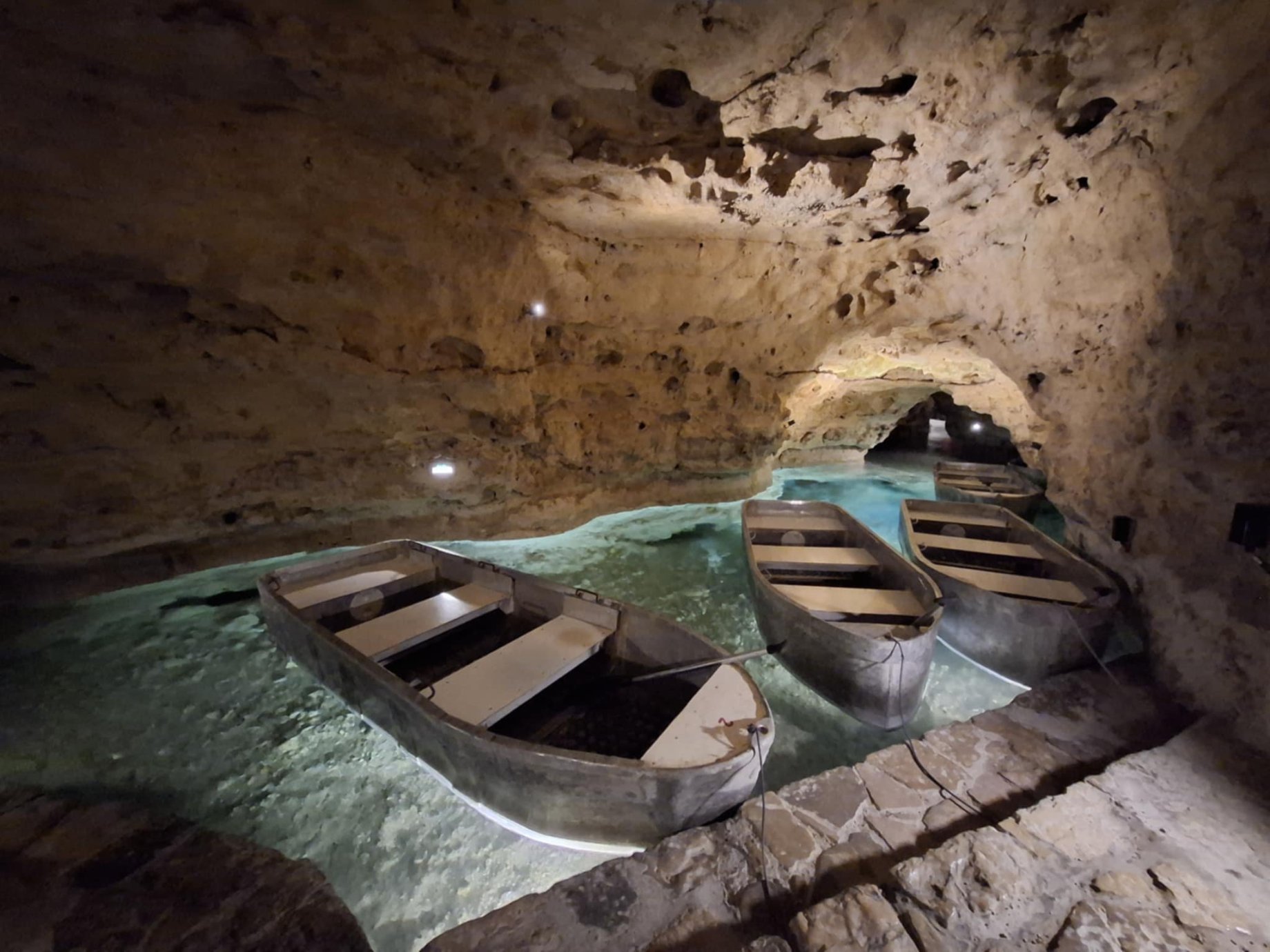 Tapolcai-tavasbarlang Látogatóközpont