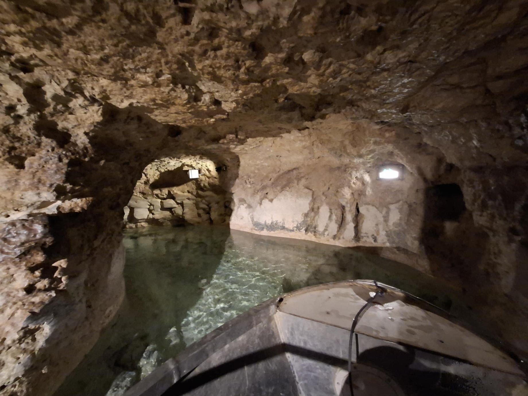 Tapolcai-tavasbarlang Látogatóközpont