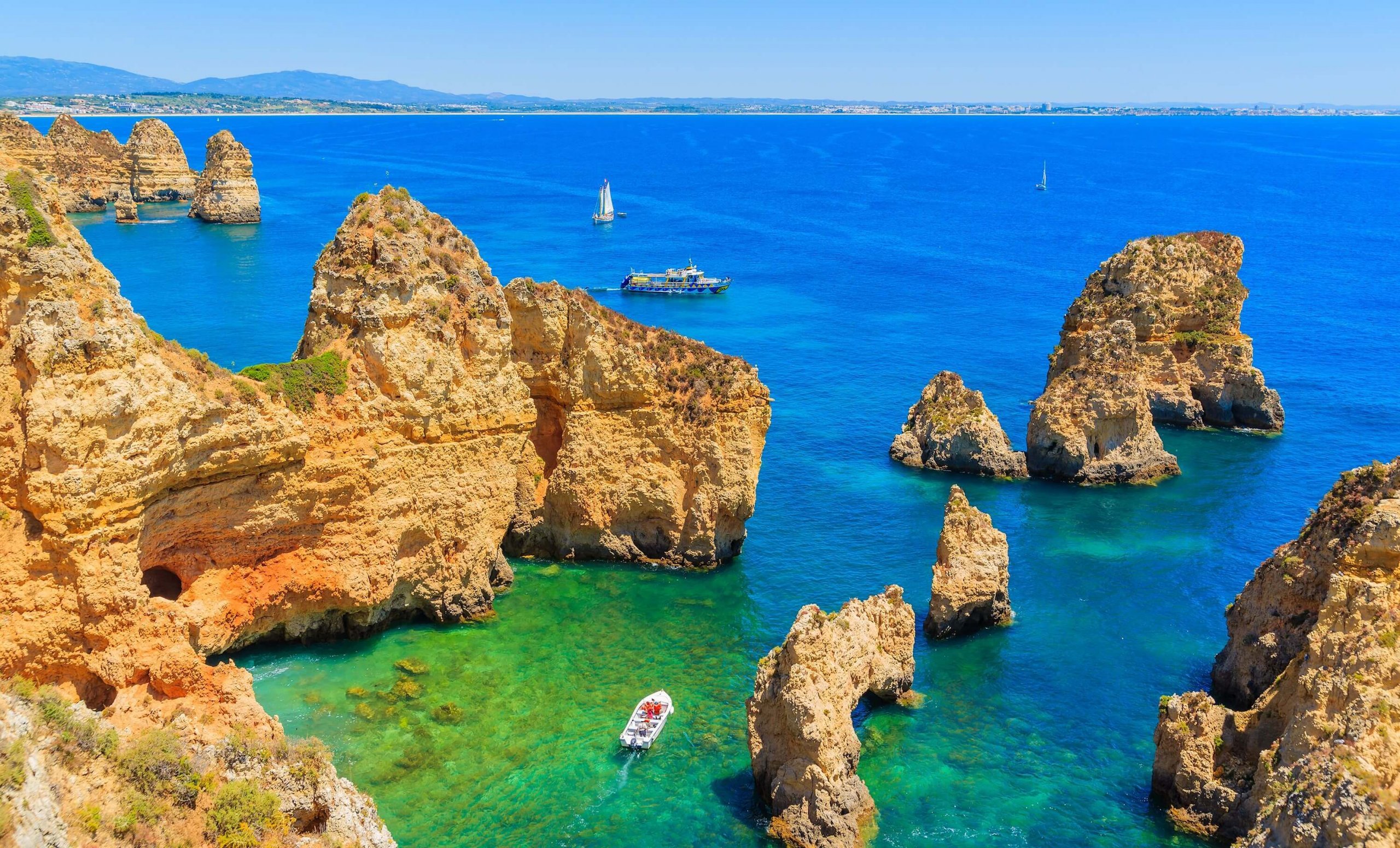 Lagos - Algarve | Útesy a pláže | Cestujlevne.com