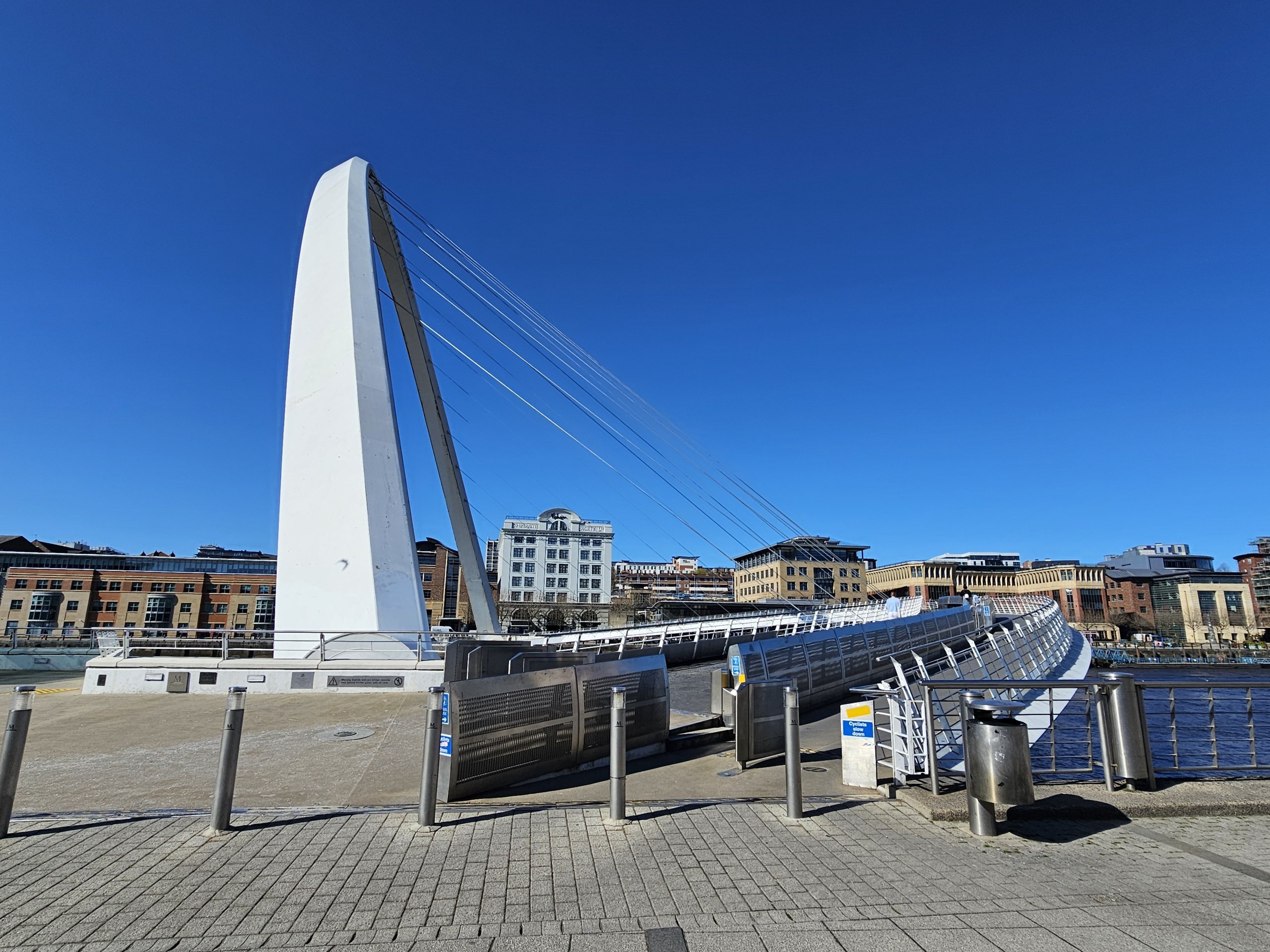 Gateshead Millenium Bridge - Newcastle | Cestujlevne.com