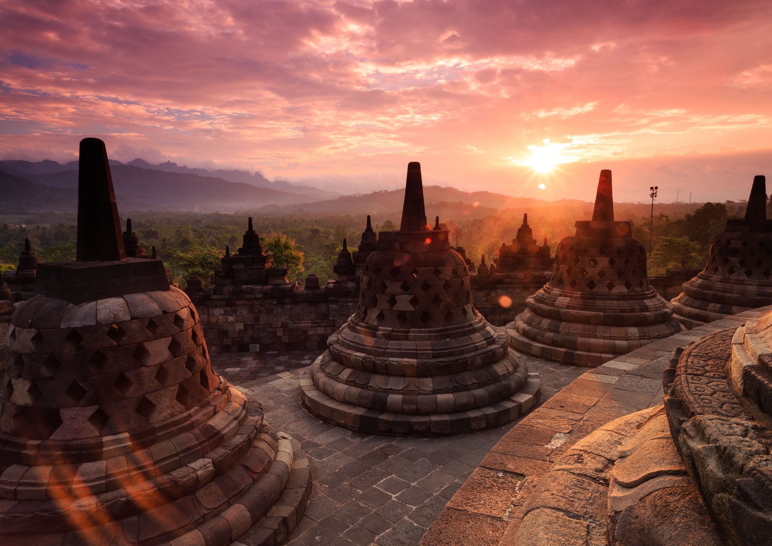 Buddhistický chrám Borobudur - Yogyakarta | Cestujlevne.com