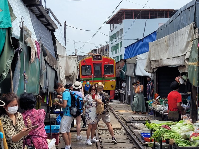 Mae Klong (train market) - Thajsko | Cestujlevne.com