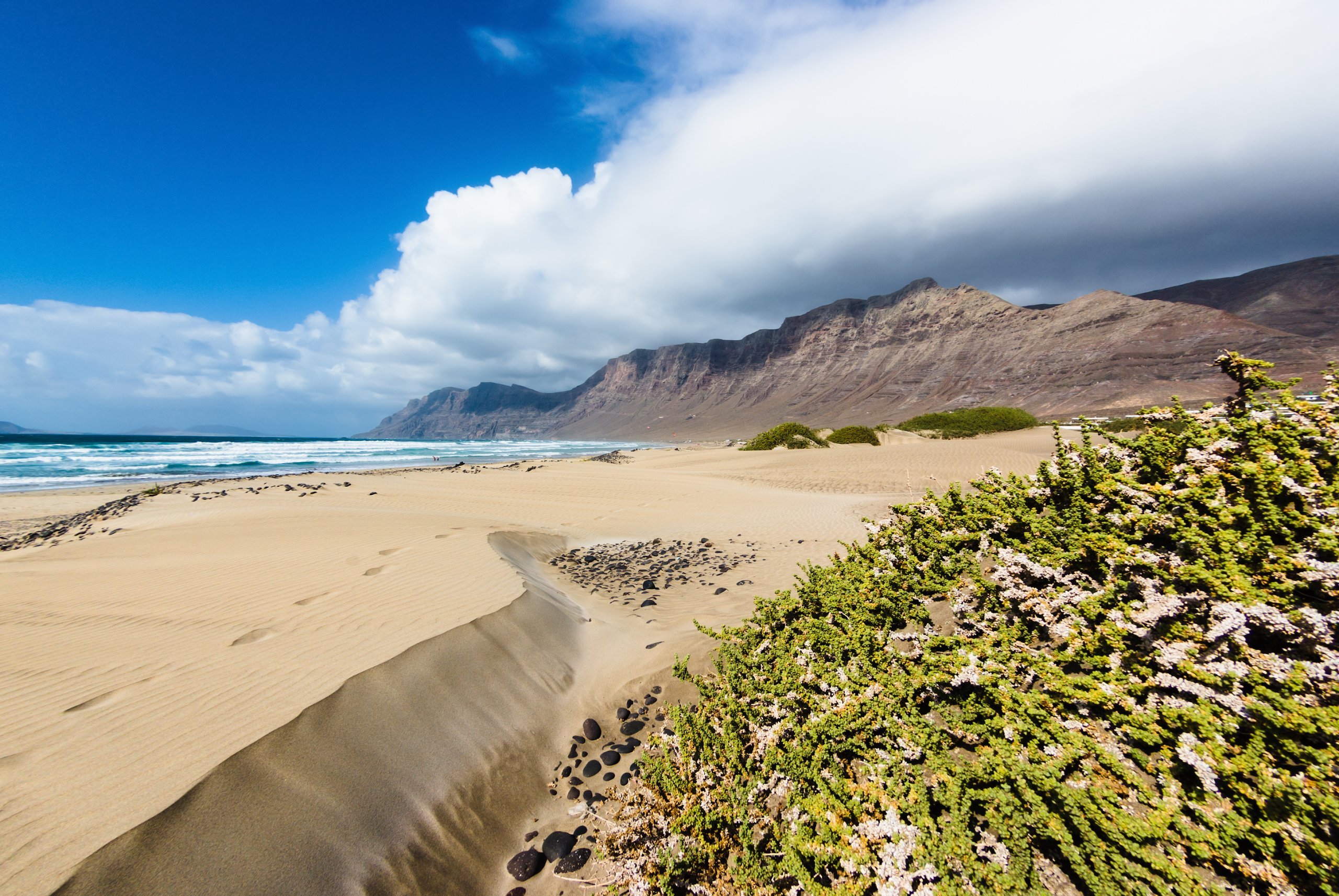 Playa de Famara - Lanzarote | Cestujlevne.com