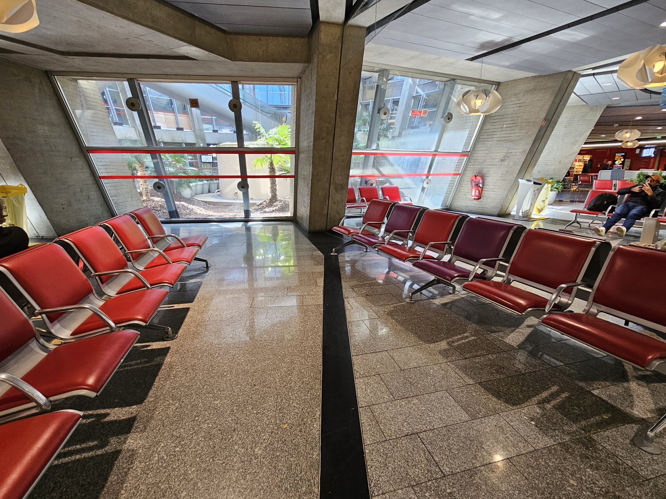 Hotely u letiště Paříž Charles de Gaulle CDG a nocování v terminálu