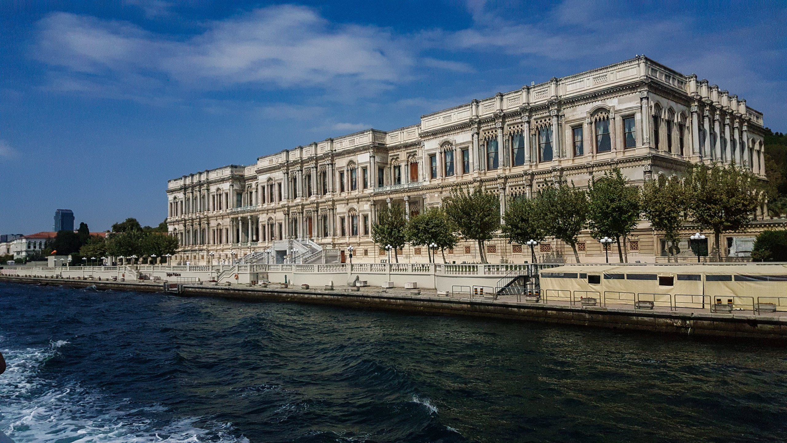 Palác Dolmabahçe - Istanbul | Cestujlevne.com