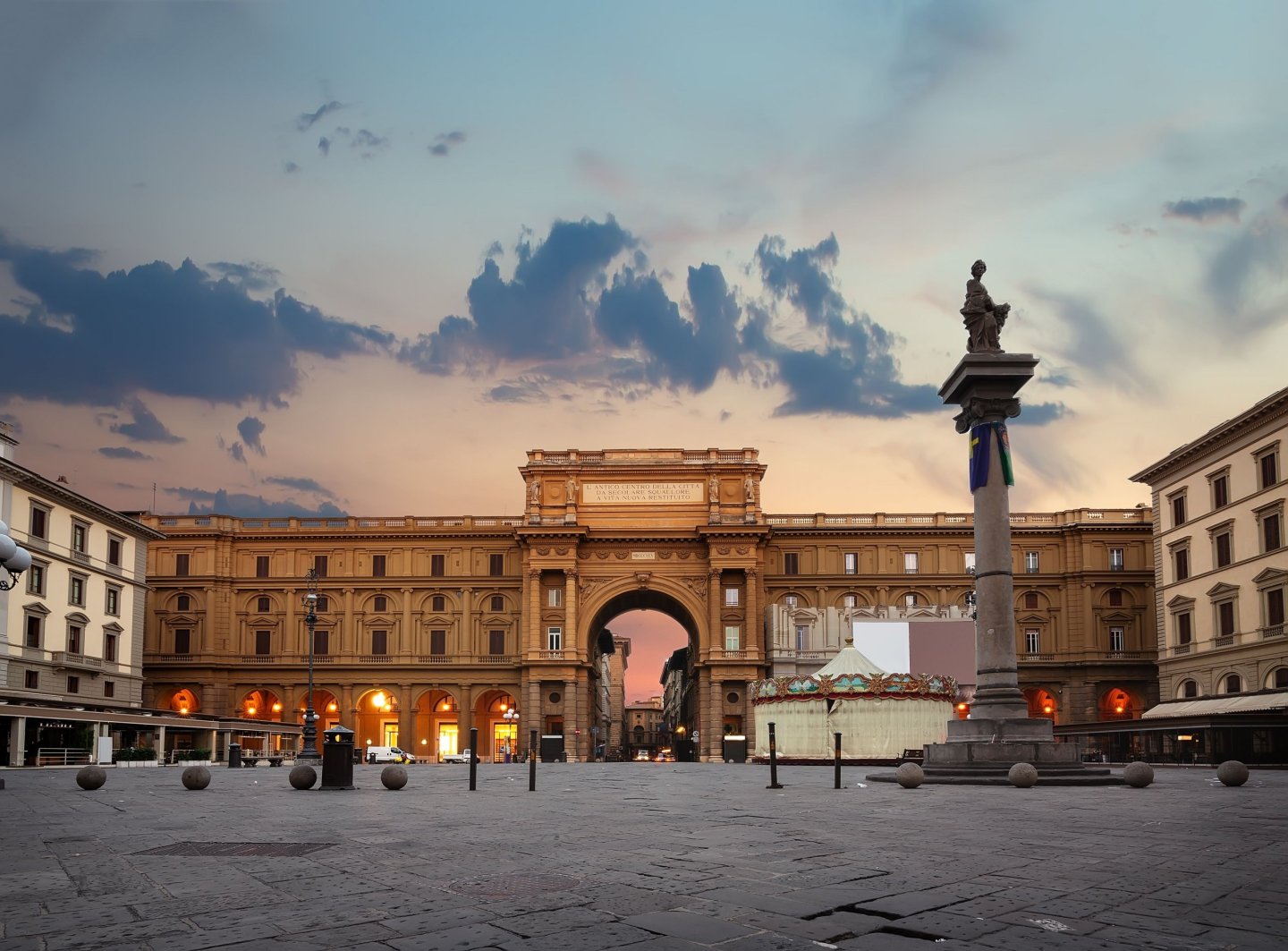 Piazza della Repubblica - Florencie | Cestujlevne.com