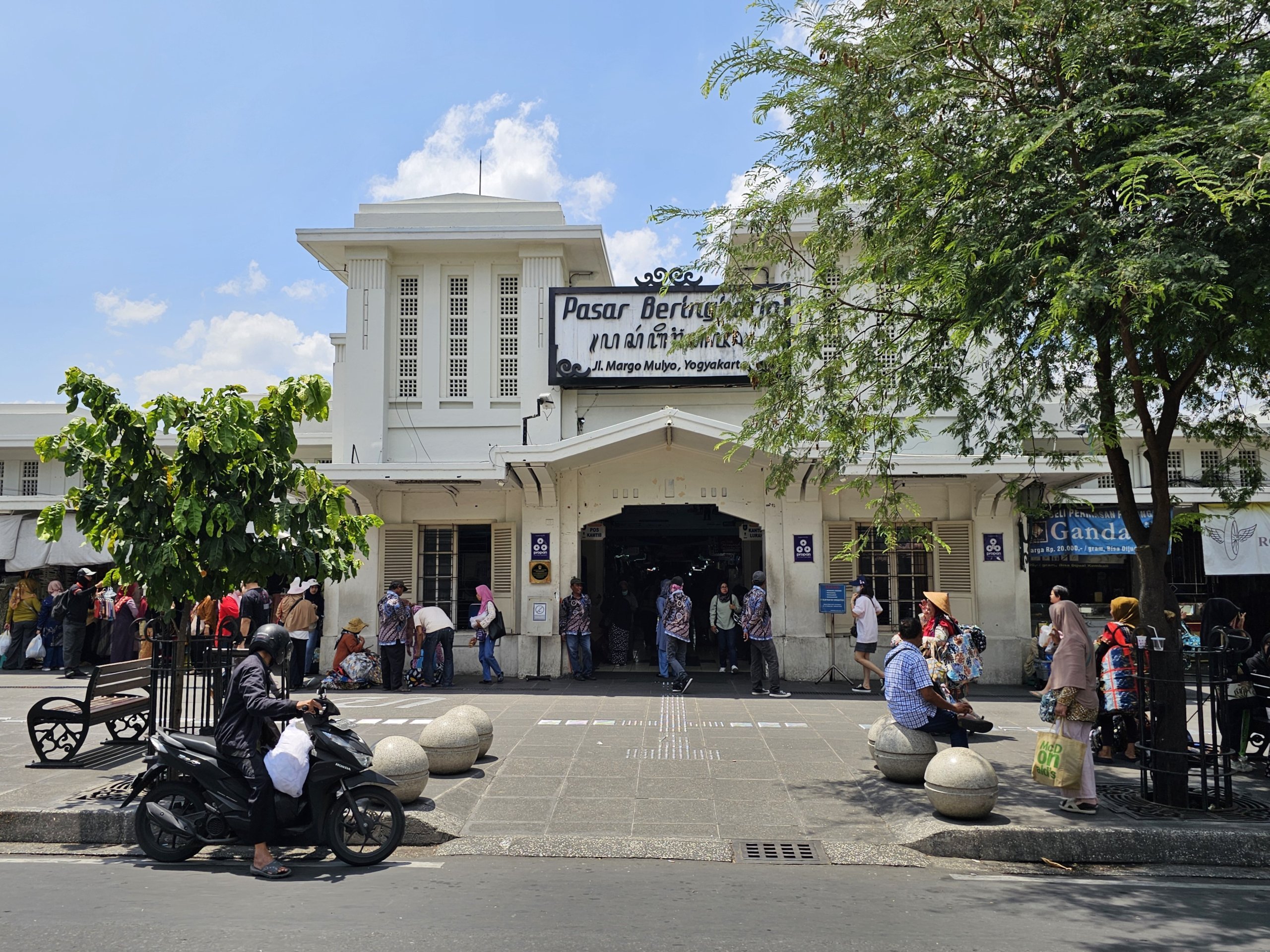 Trh Beringharjo - Yogyakarta | Cestujlevne.com