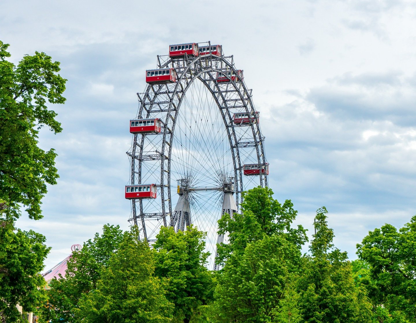 Prater - Vídeň | Vstupné do Prátru, atrakce | Cestujlevne.com