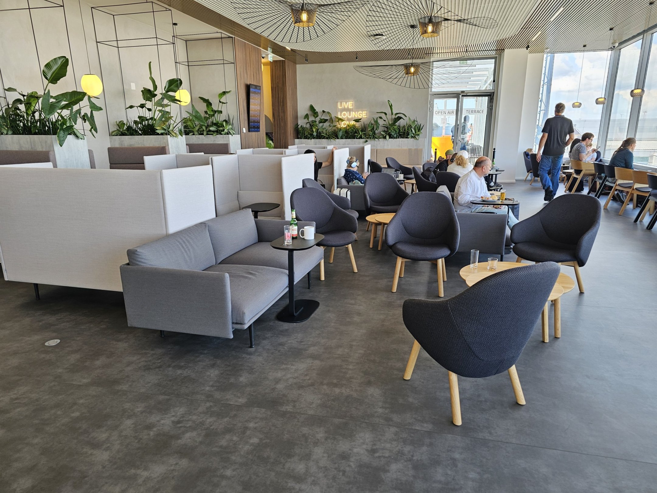 Recenze Mastercard Lounge na letišti Praha