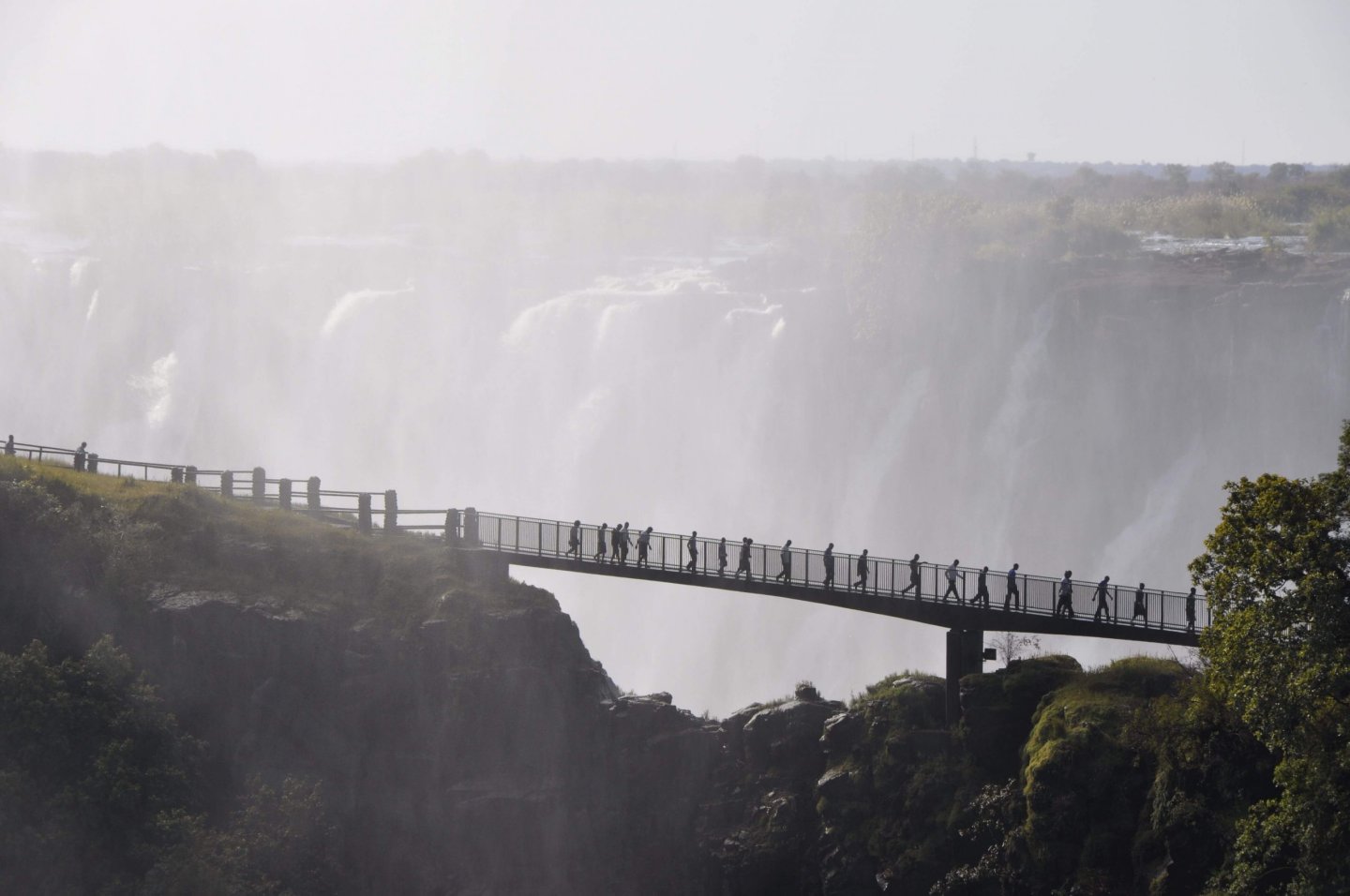 Knife Edge Bridge - Viktoriiny vodopády | Cestujlevne.com