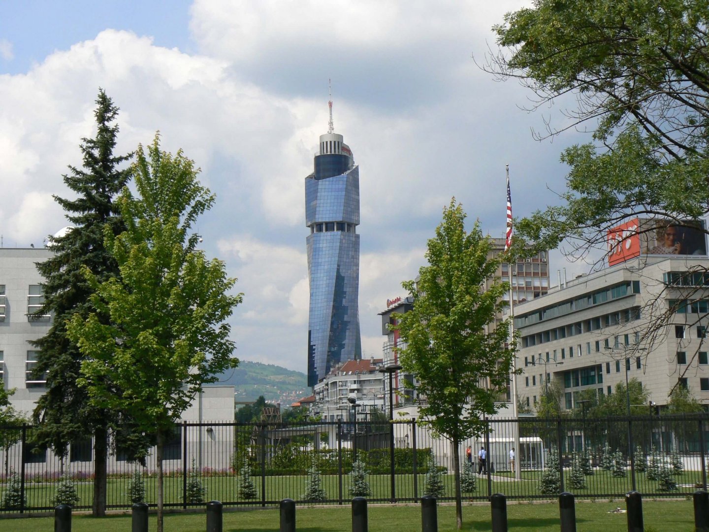Avaz Twist Tower - Sarajevo | Cestujlevne.com